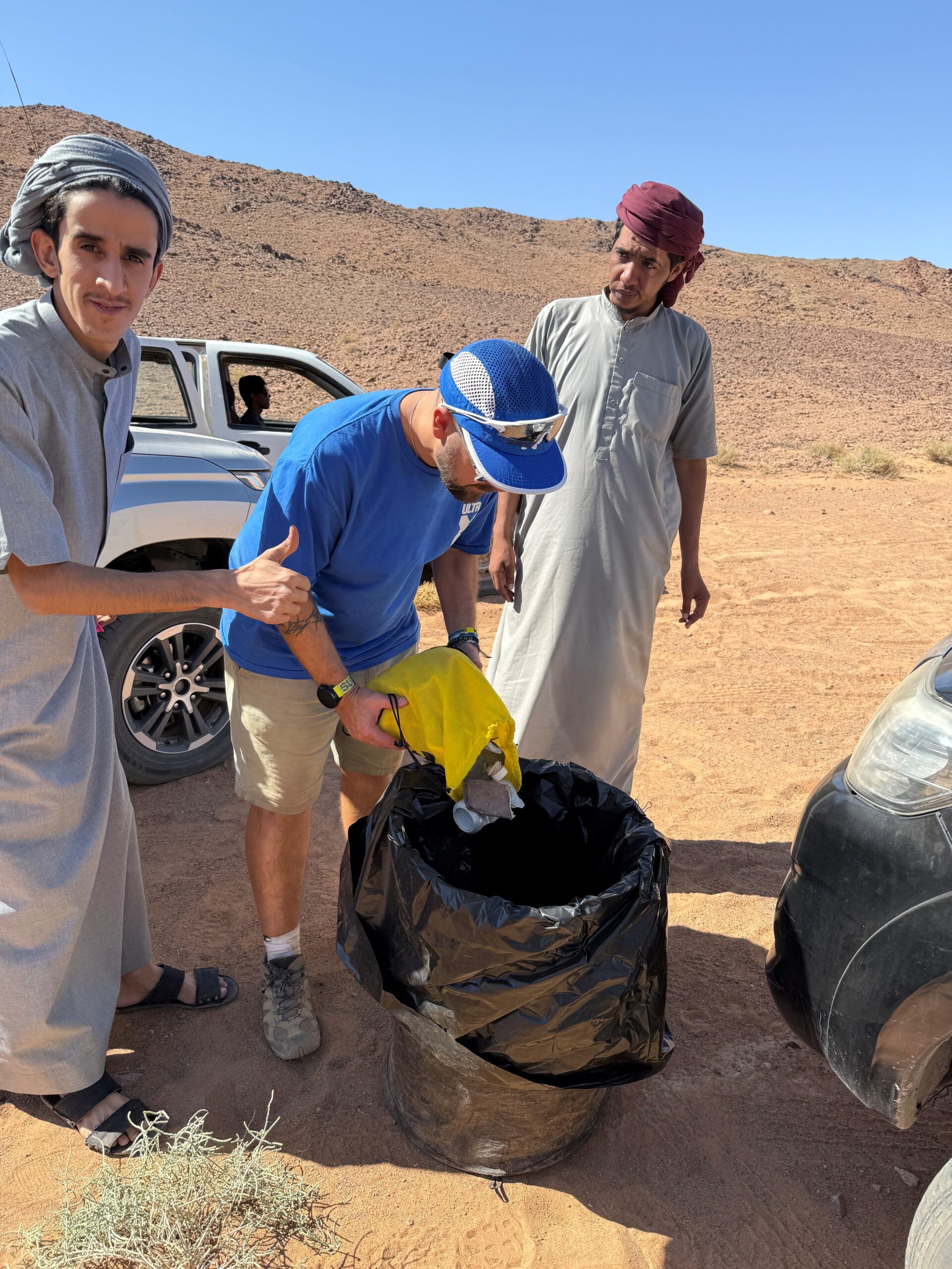 Ürdün'ün Wadi Rum çölünde düzenlenen plastik atık temizleme maratonu ...