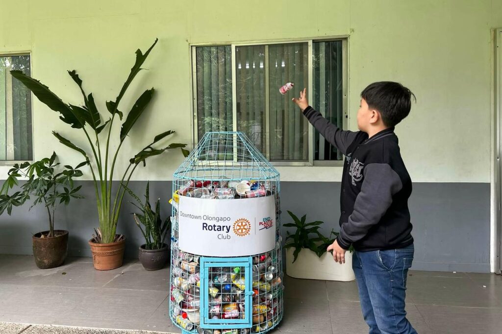 Waste collection at schools in The Philippines - EndPlasticSoup
